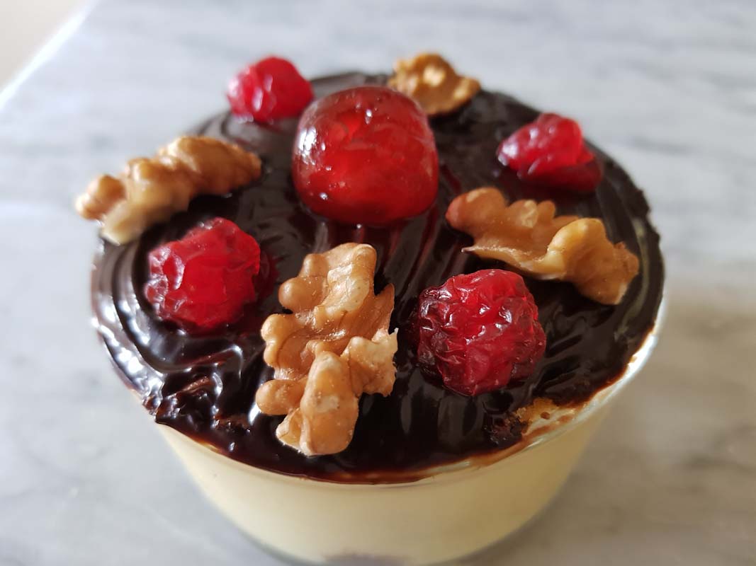 Mirandolina prepara la ricetta della Torta con Glassa a specchio