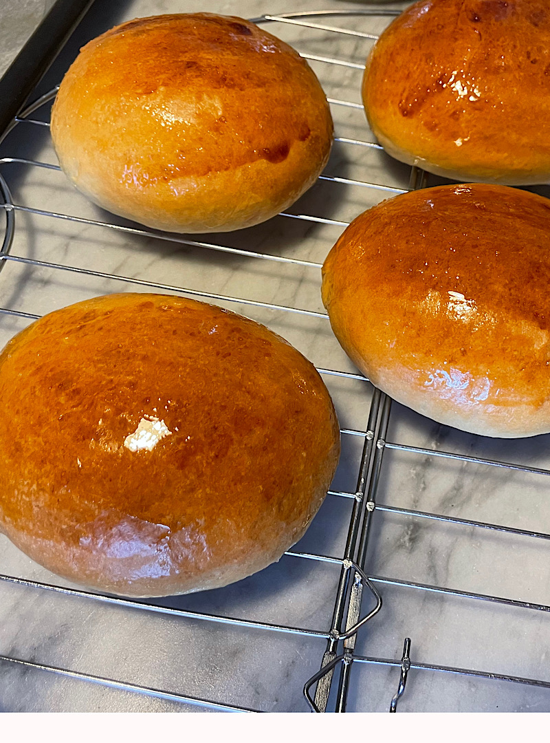 Mirandolina in Cucina prepara la ricetta dei Maritozzi